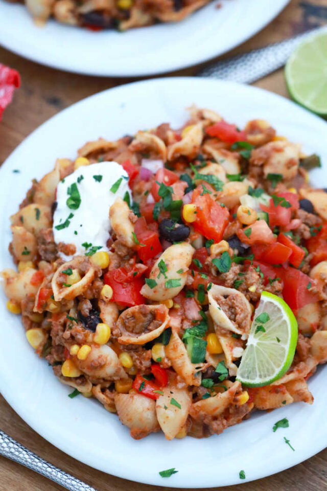 Slow Cooker Taco Pasta - Mommy Evolution